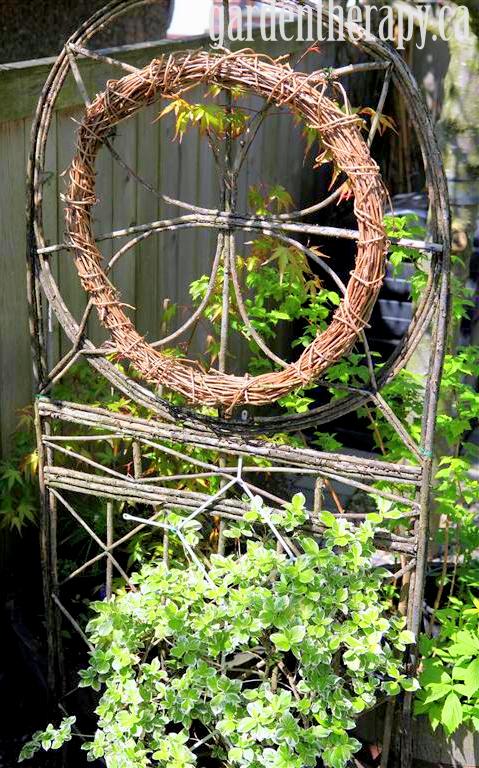 How to Make a Grapevine Wreath