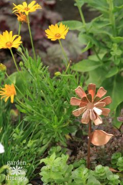 These Copper Garden Art Flowers Will Never Stop Blooming - Garden Therapy