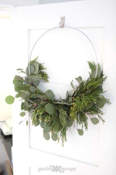 Make a Fresh and Fragrant Scented Wreath for Aromatherapy - Garden Therapy