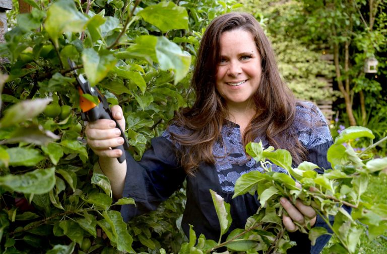 Learn How to Prune like a Pro! Pruning 101 - Garden Therapy