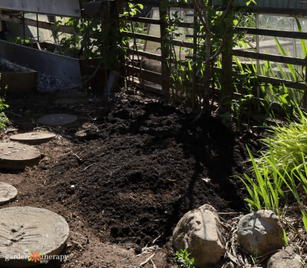 What to Put on the Bottom of a Raised Garden Bed : 6 Easy Ideas